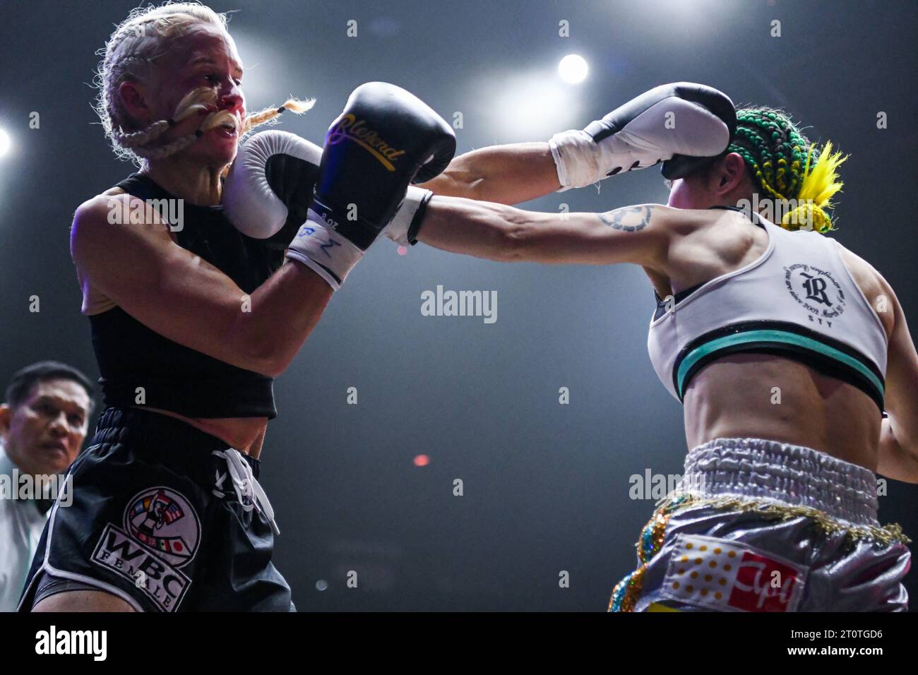 Sana Hazuki of Japan defeats Denise Castle in their fight for the WBC ...