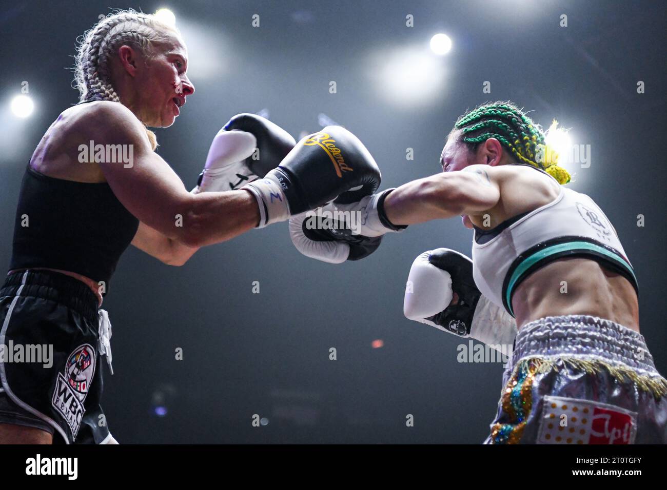 Sana Hazuki of Japan defeats Denise Castle in their fight for the WBC ...