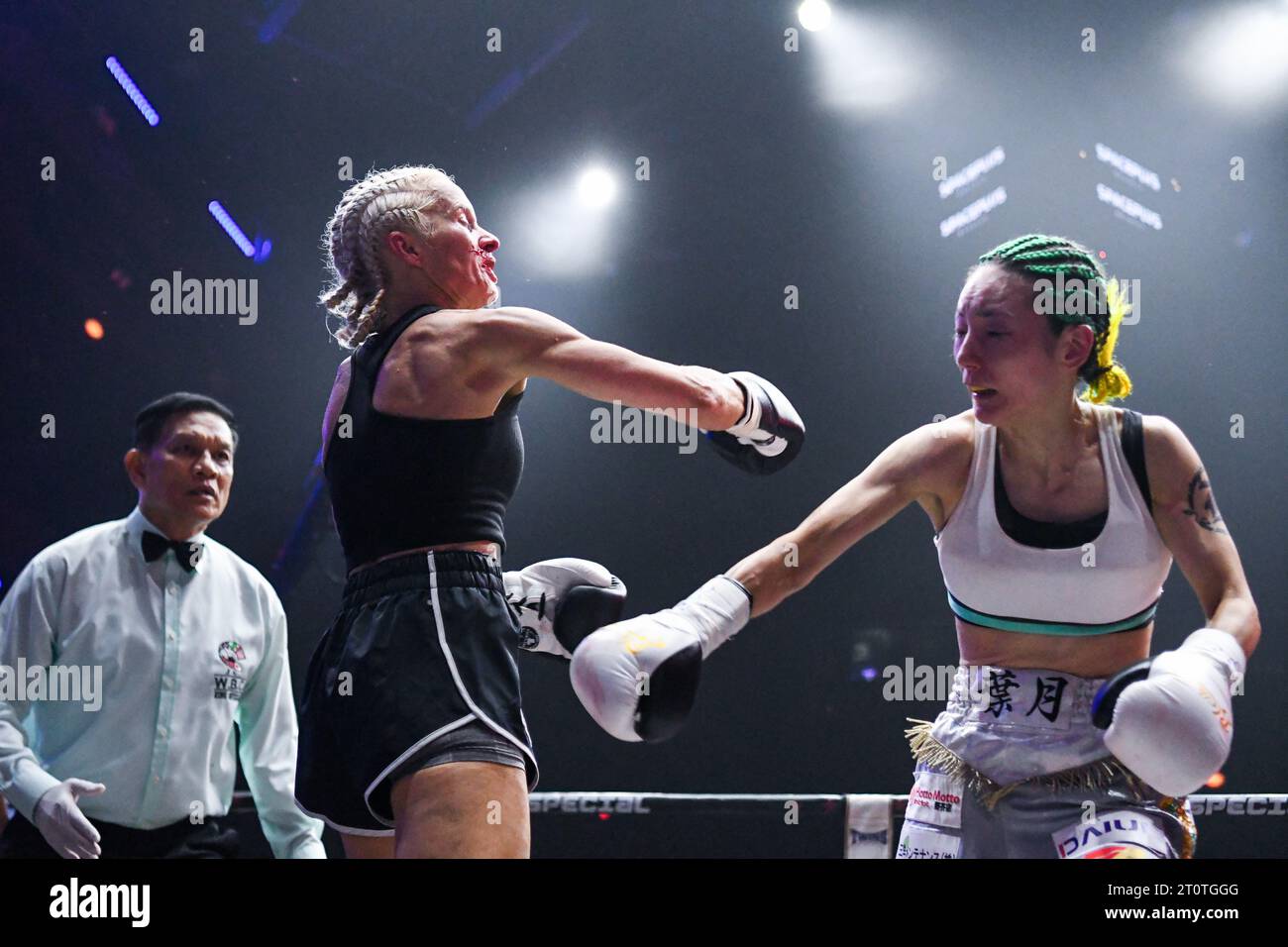 Sana Hazuki of Japan defeats Denise Castle in their fight for the WBC ...
