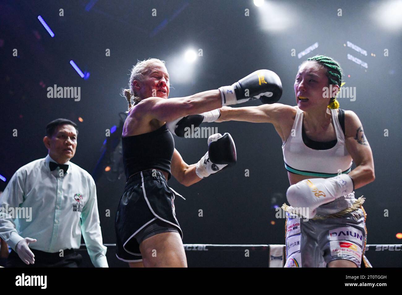 Sana Hazuki of Japan defeats Denise Castle in their fight for the WBC ...