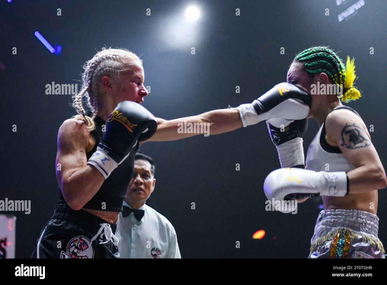 Sana Hazuki of Japan defeats Denise Castle in their fight for the WBC ...