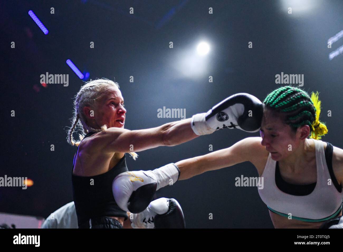 Sana Hazuki of Japan defeats Denise Castle in their fight for the WBC ...