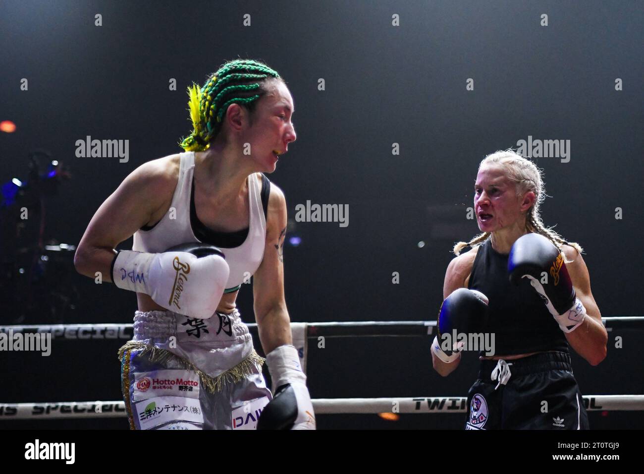 Sana Hazuki of Japan defeats Denise Castle in their fight for the WBC ...