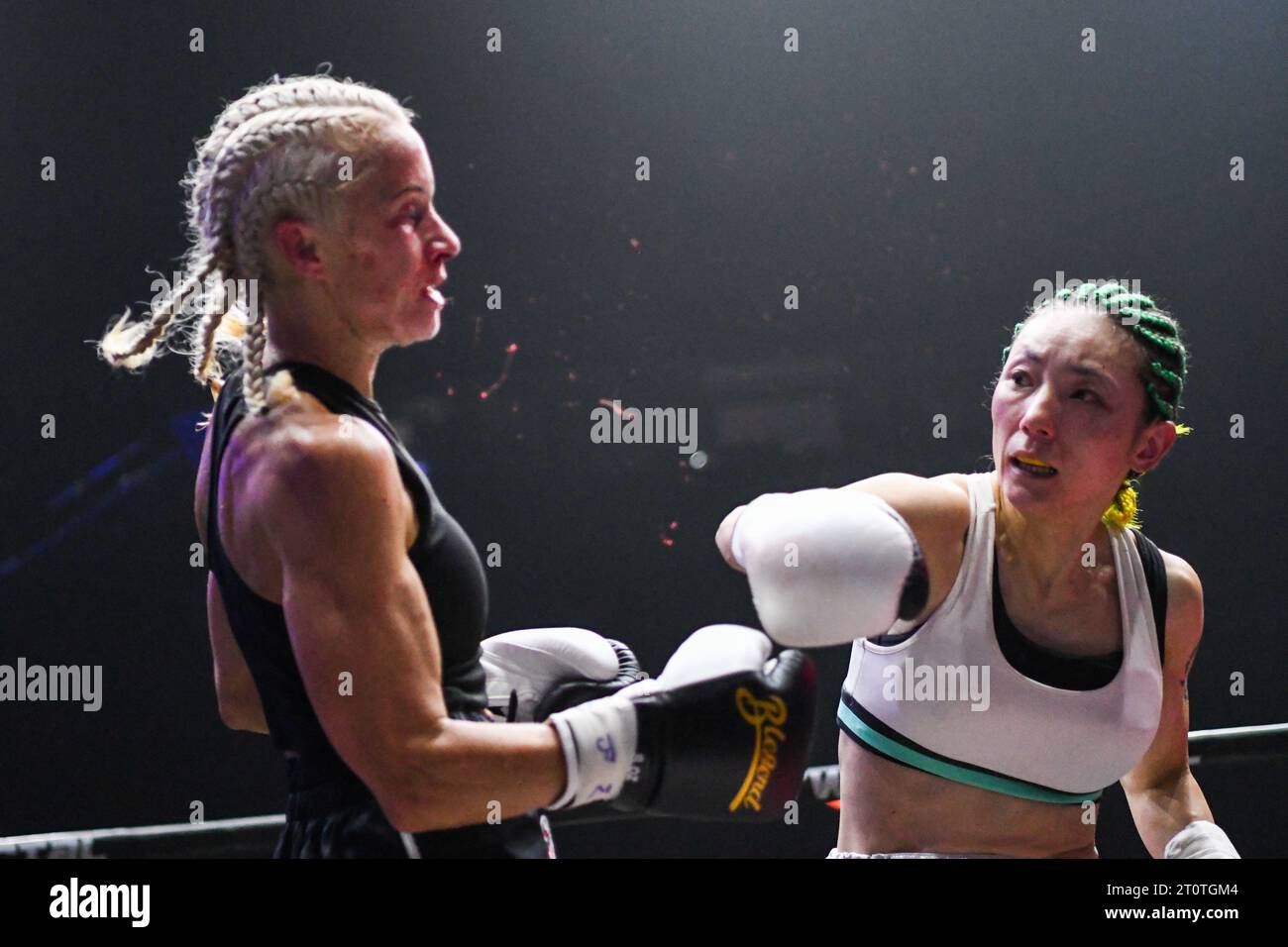 Sana Hazuki of Japan defeats Denise Castle in their fight for the WBC ...