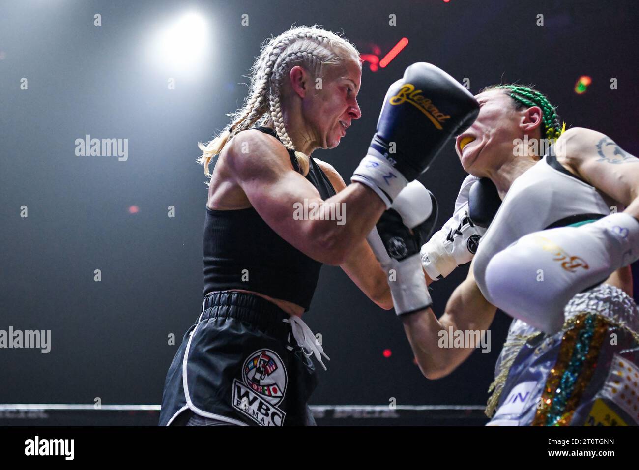 Sana Hazuki of Japan defeats Denise Castle in their fight for the WBC ...