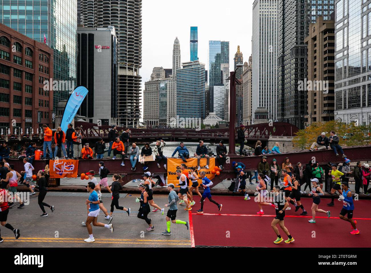 Chicago, USA. 8th Oct, 2023. Runners compete during the Chicago ...
