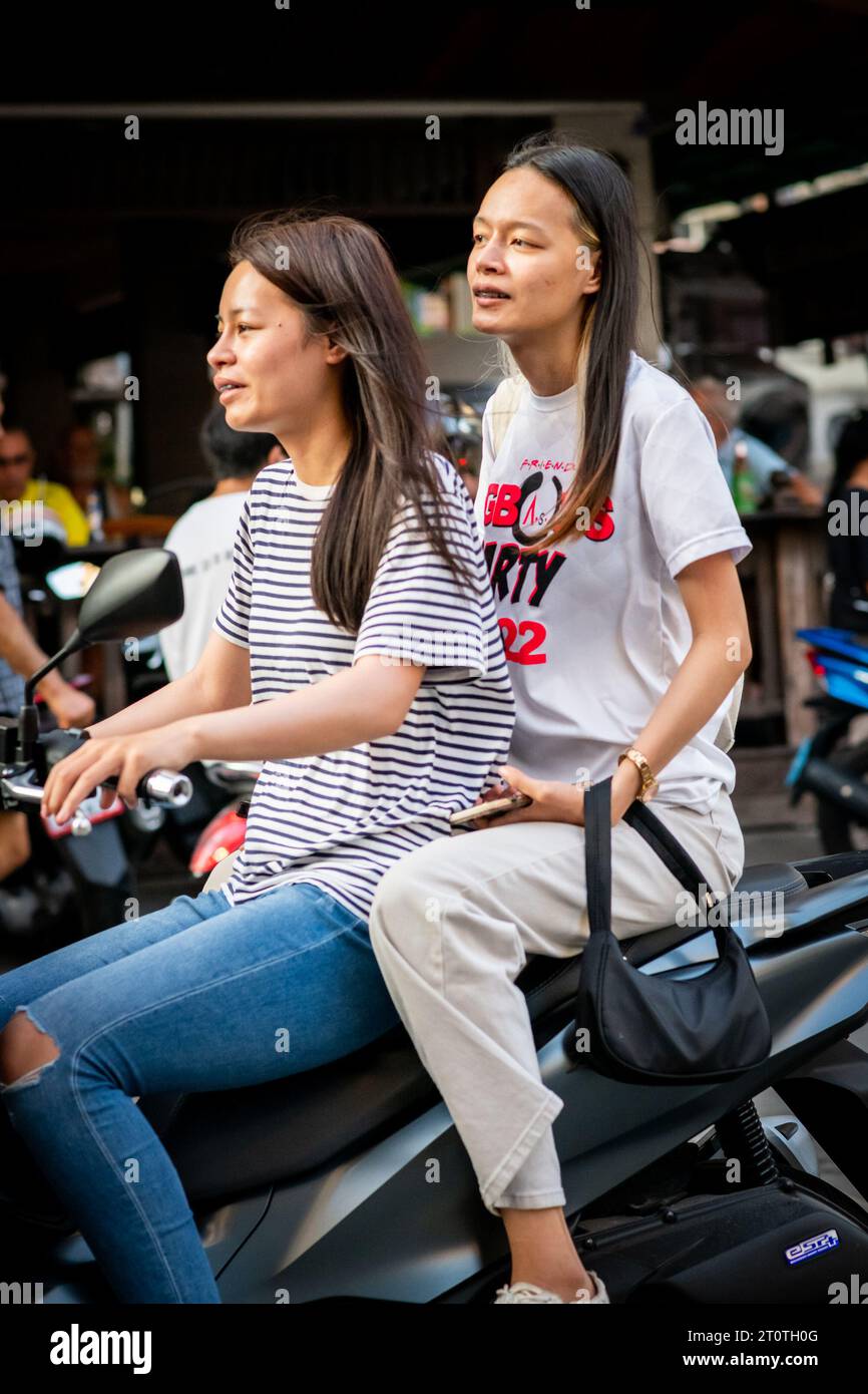 Local Thai people, tourists and residents rush past the busy junction ...
