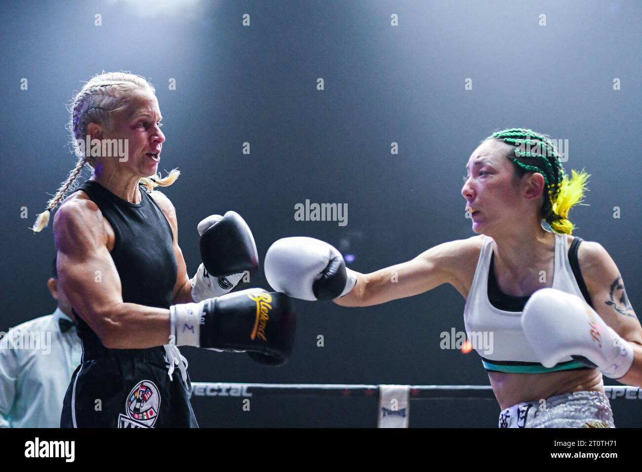 Sana Hazuki of Japan defeats Denise Castle in their fight for the WBC ...
