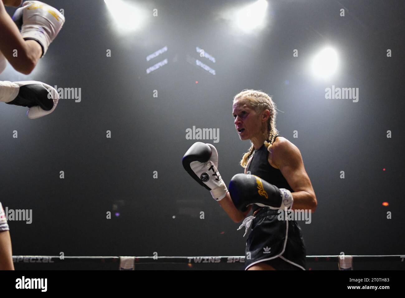 Sana Hazuki of Japan defeats Denise Castle in their fight for the WBC ...