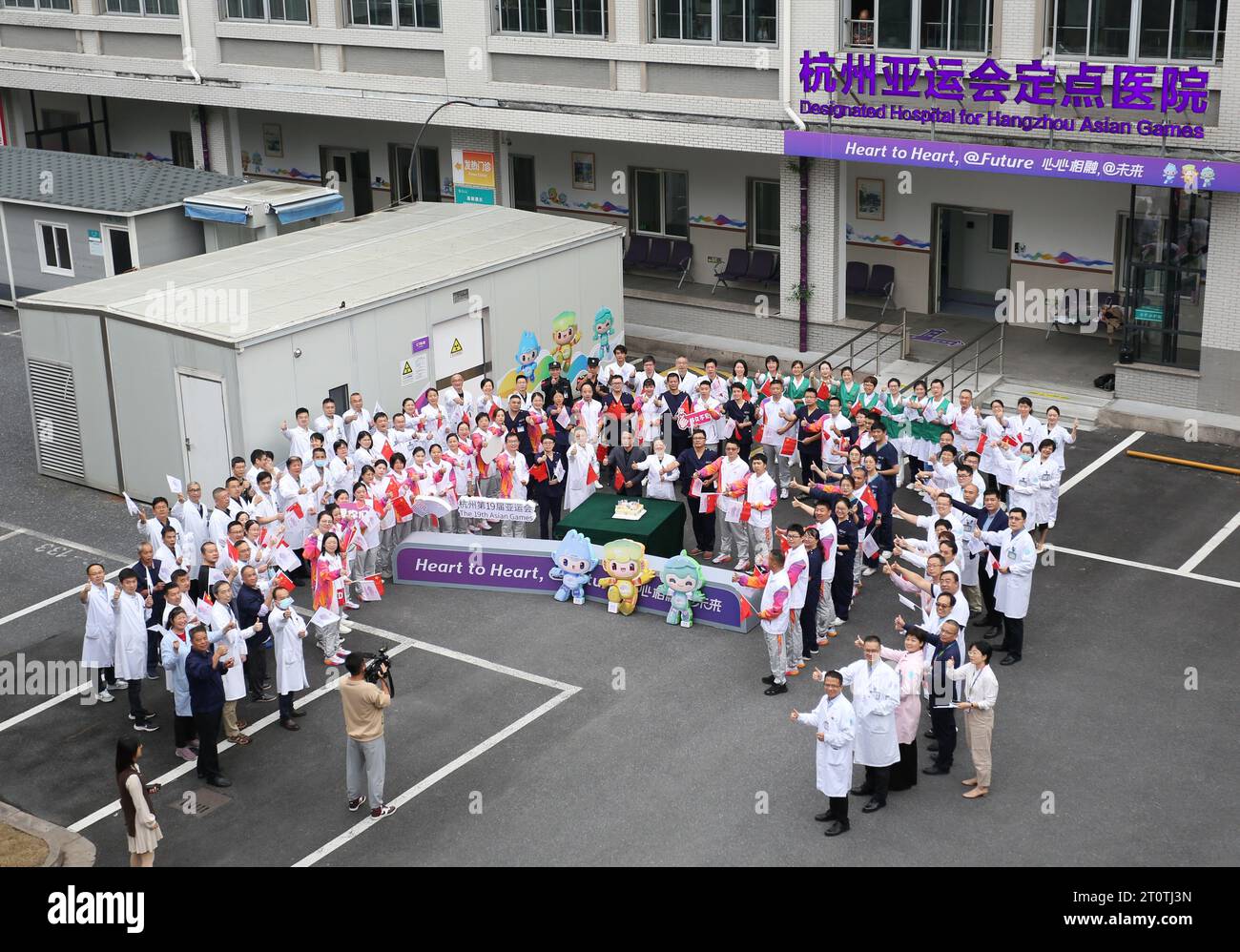 SHAOXING, CHINA - OCTOBER 9, 2023 - Doctors, nurses and volunteers hold ...
