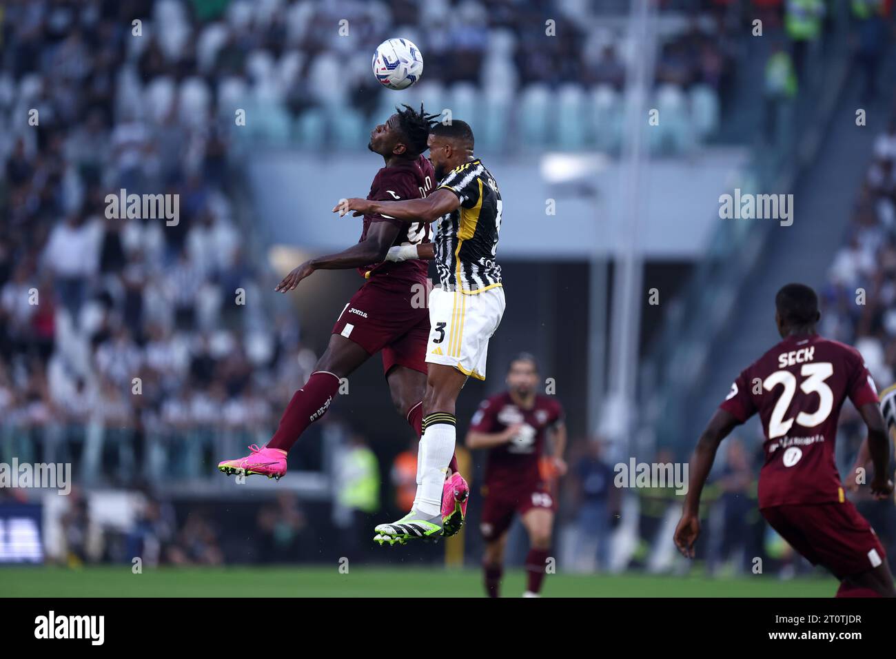 Duvan Zapata of Torino Fc (L) and Gleison Bremer of Juventus Fc (R ...
