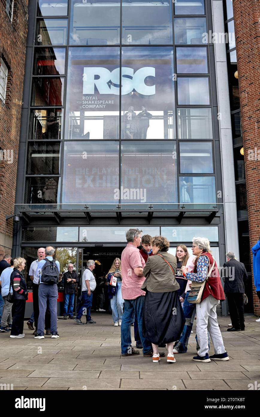 Theatre goers at the entrance of the Royal Shakespeare Company theatre ...