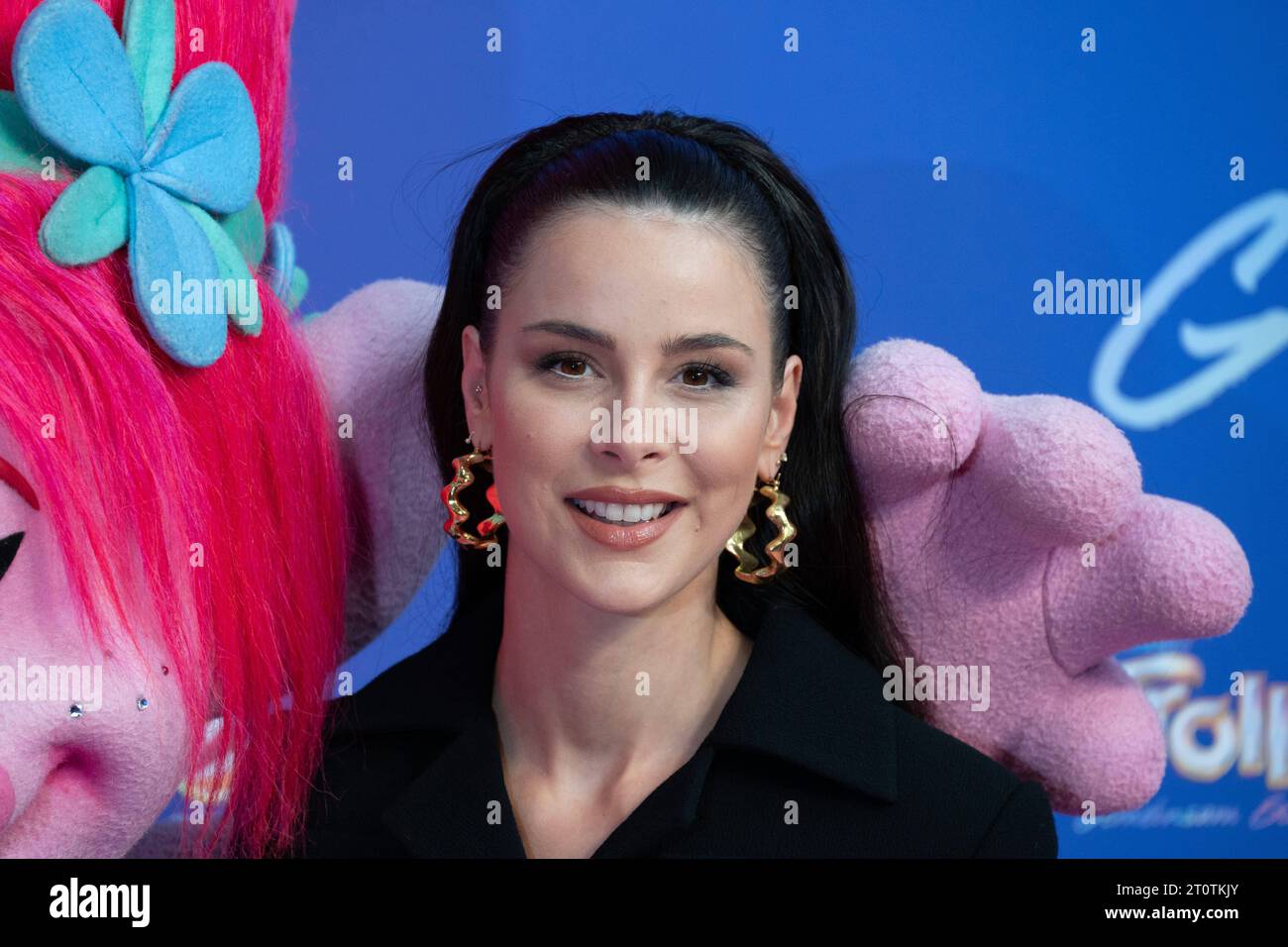 Saengerin LENA, Lena Meyer-Landrut, Synchronsprecherin, mit der Figur ...