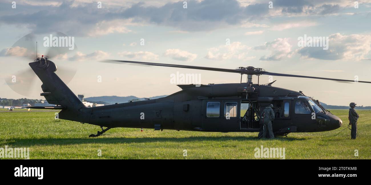 Helicopter with special operations crew Stock Photo - Alamy