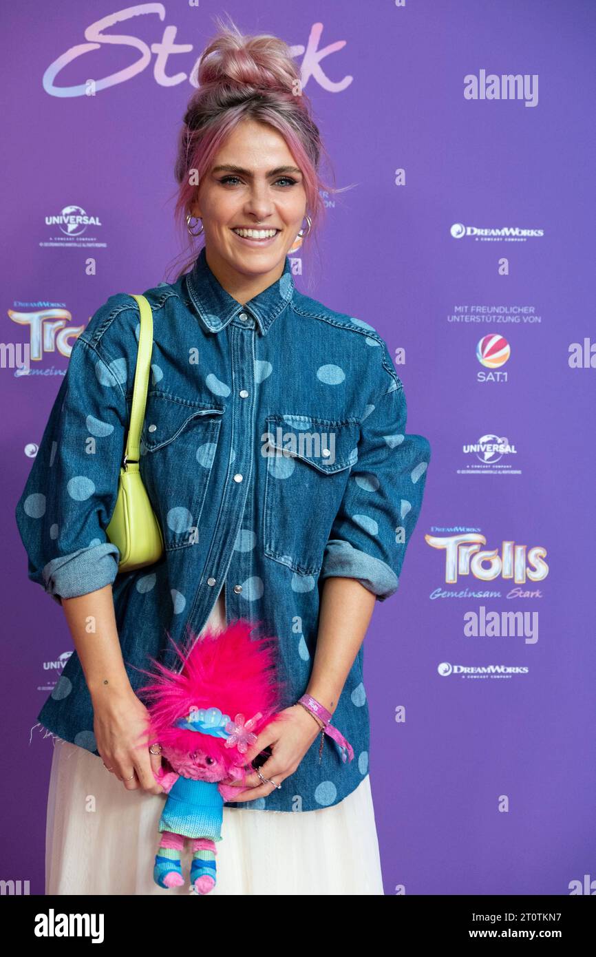 Sarah MANGIONE, Schauspielerin, Roter Teppich, Red Carpet Show, Ankunft ...