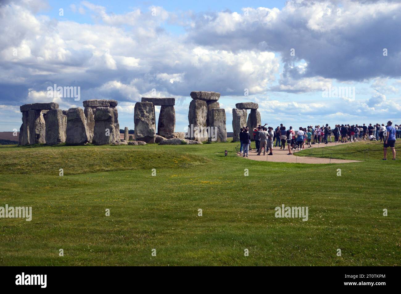Tourists/Holidaymakers by Stonehenge (UNESCO World Heritage Site ...