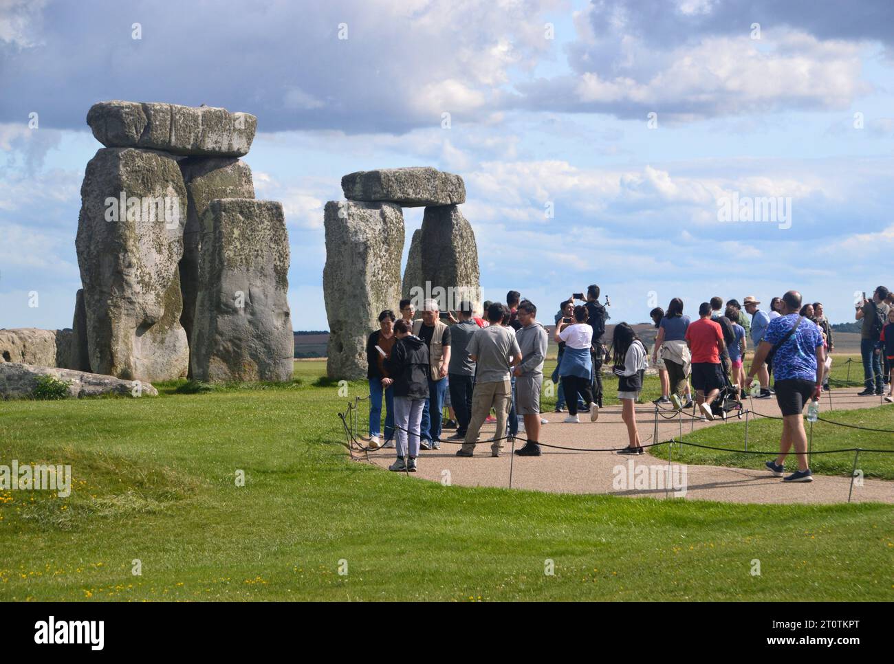Tourists/Holidaymakers by Stonehenge (UNESCO World Heritage Site ...