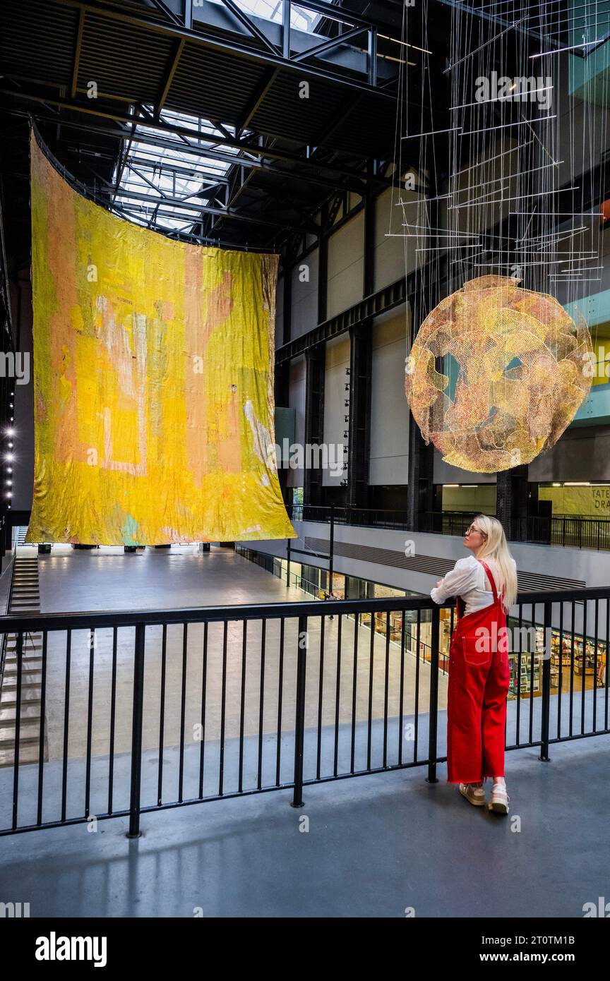 El anatsui tate hi-res stock photography and images - Alamy