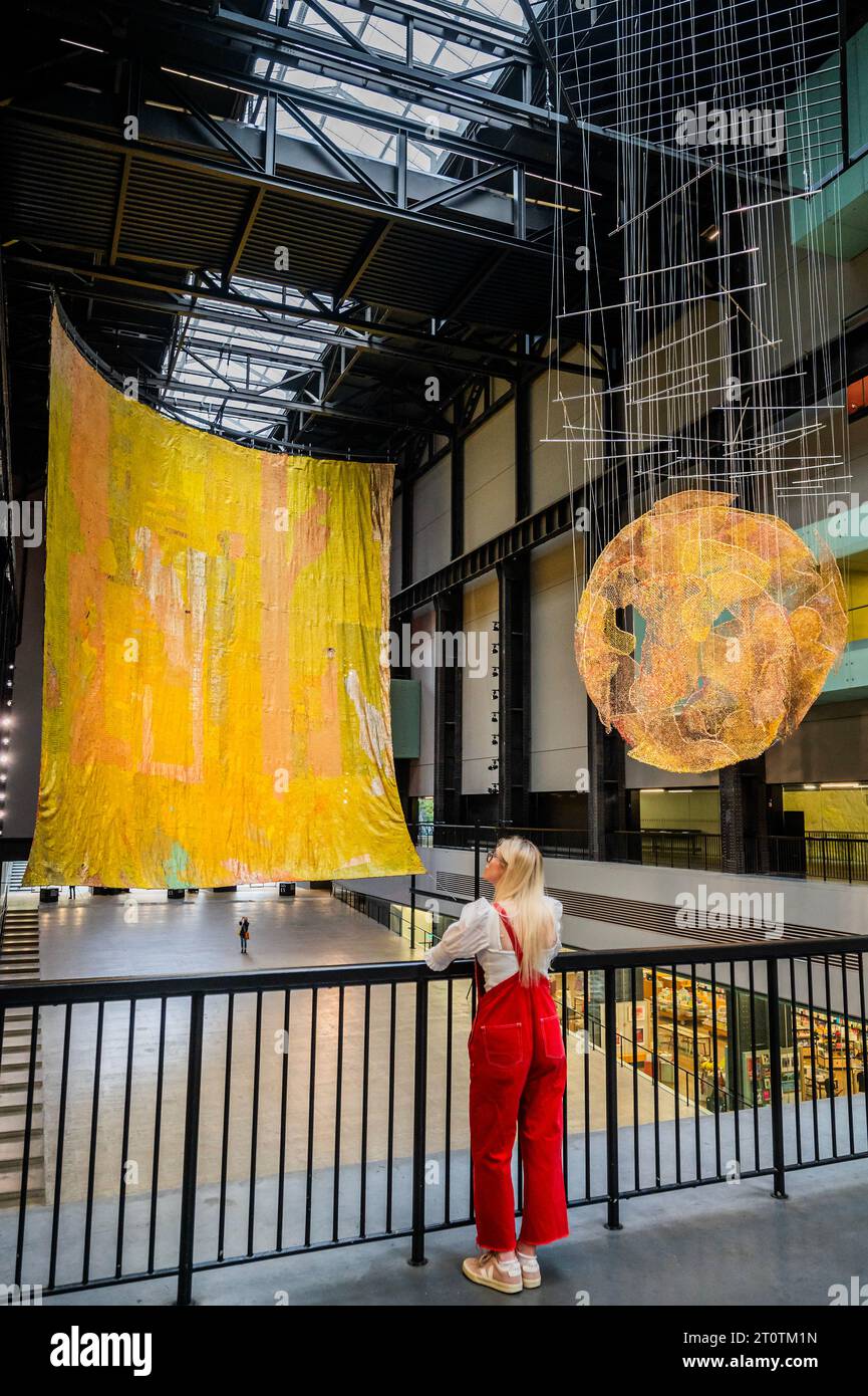 El anatsui tate hi-res stock photography and images - Alamy