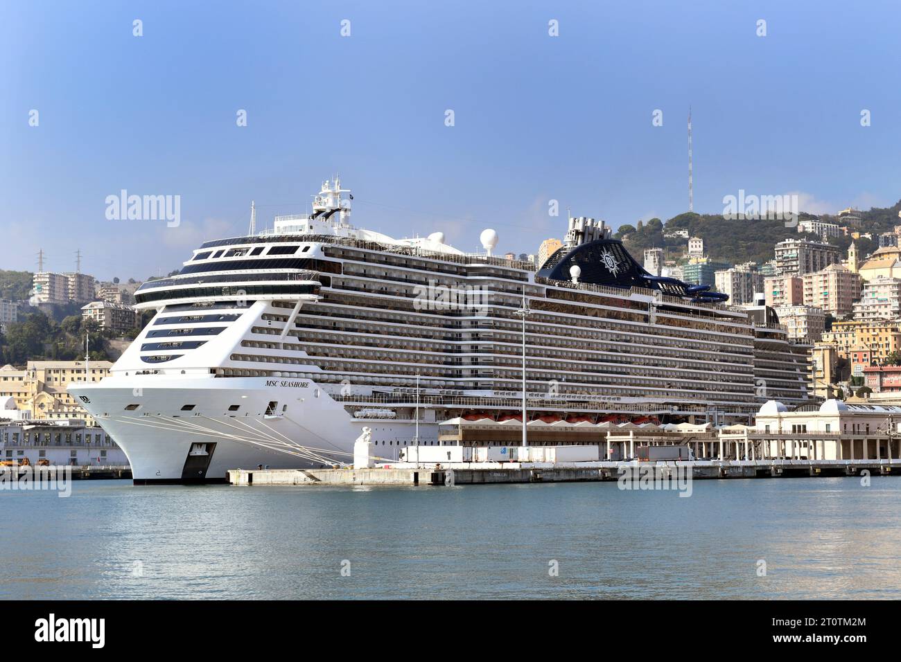 Cruisers at anchor hi-res stock photography and images - Alamy