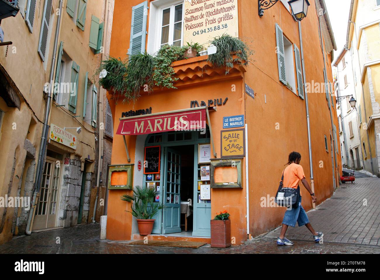 Street scene in the old quarter, Heyeres, Var, Provence, France Stock ...