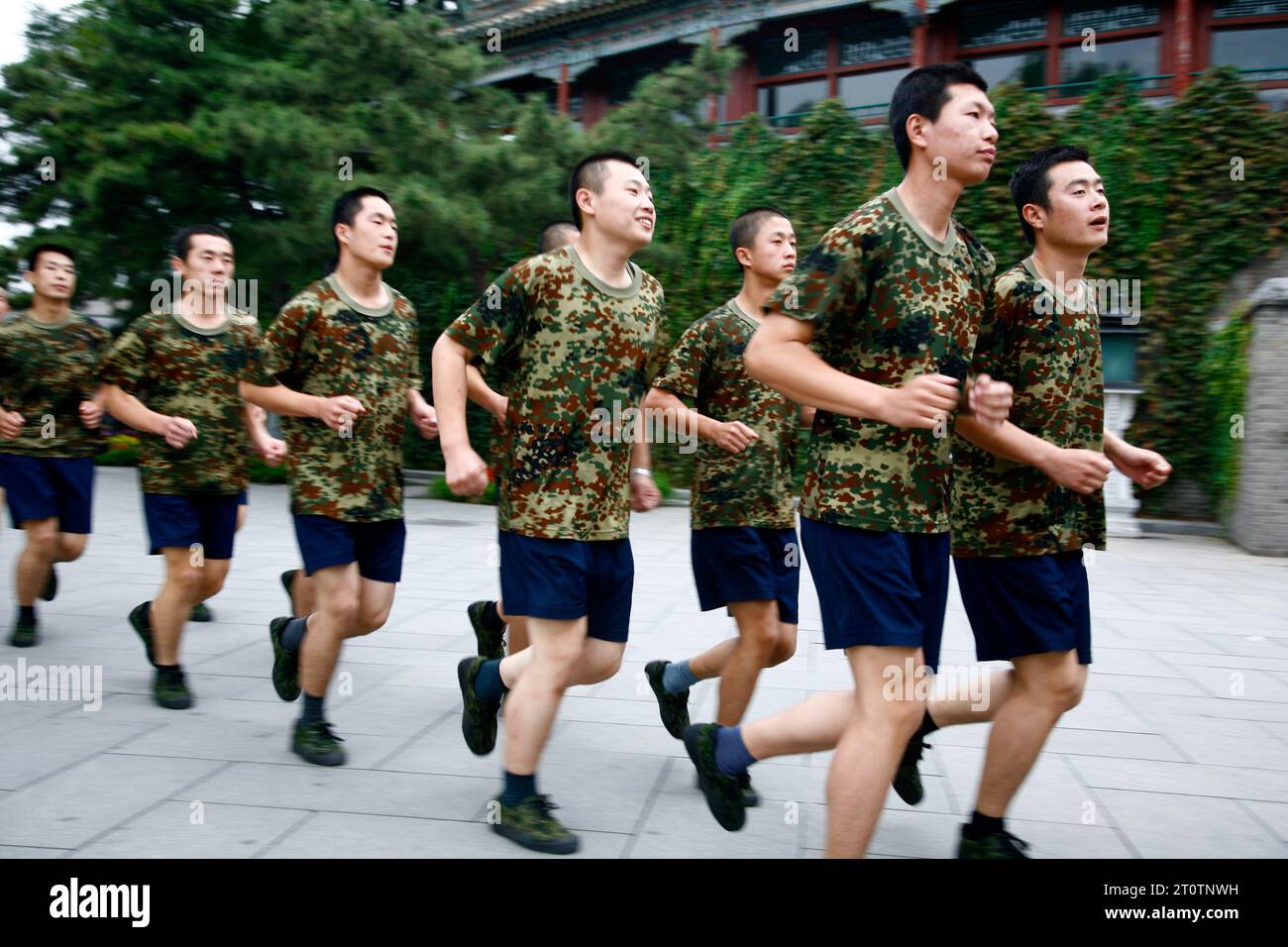 Chinese soldiers training hi-res stock photography and images - Alamy