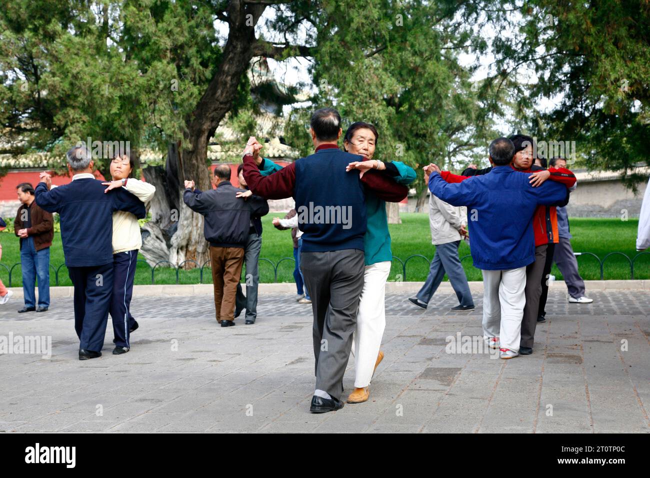 Chinese dance couple hi-res stock photography and images - Alamy
