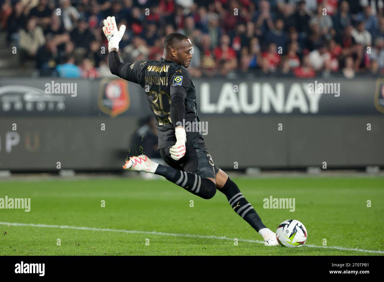 Rennes, France. 08th Oct, 2023. Rennes goalkeeper Steve Mandanda during ...