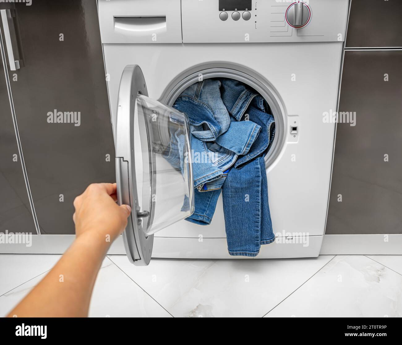 Overflowing washing machine hi-res stock photography and images - Alamy