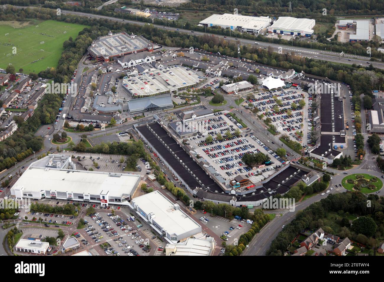 aerial view of Cheshire Oaks Outlet, a designer poutlet retail park ...