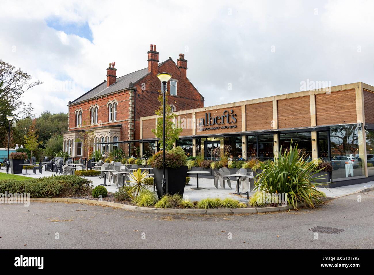 Restaurant chain in the united kingdom hi-res stock photography and ...