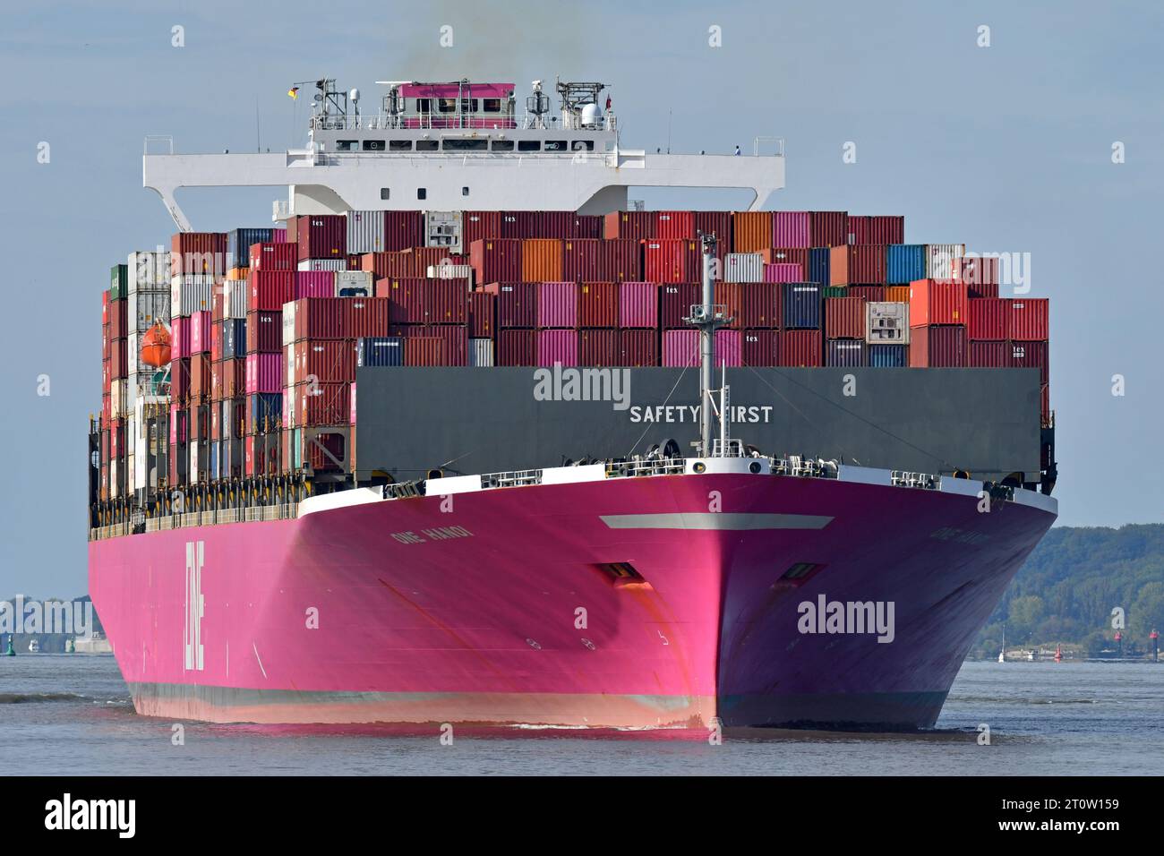 Containership ONE HANOI arrives at the port of Hamburg Stock Photo - Alamy