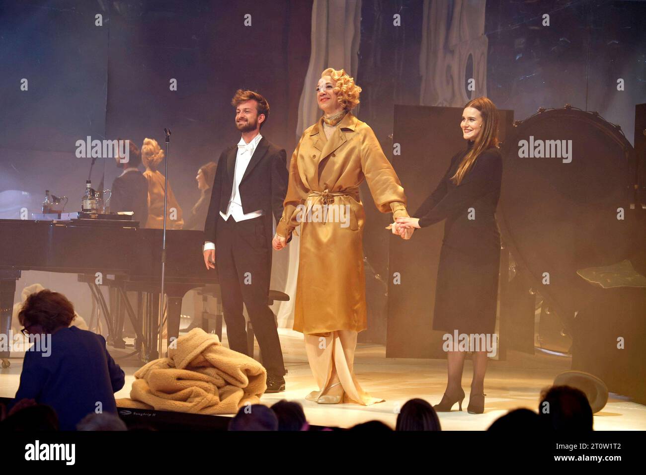 Jetse de Jong, Sven Ratzke, Johanna Asch bei der Premiere von Marlene ...