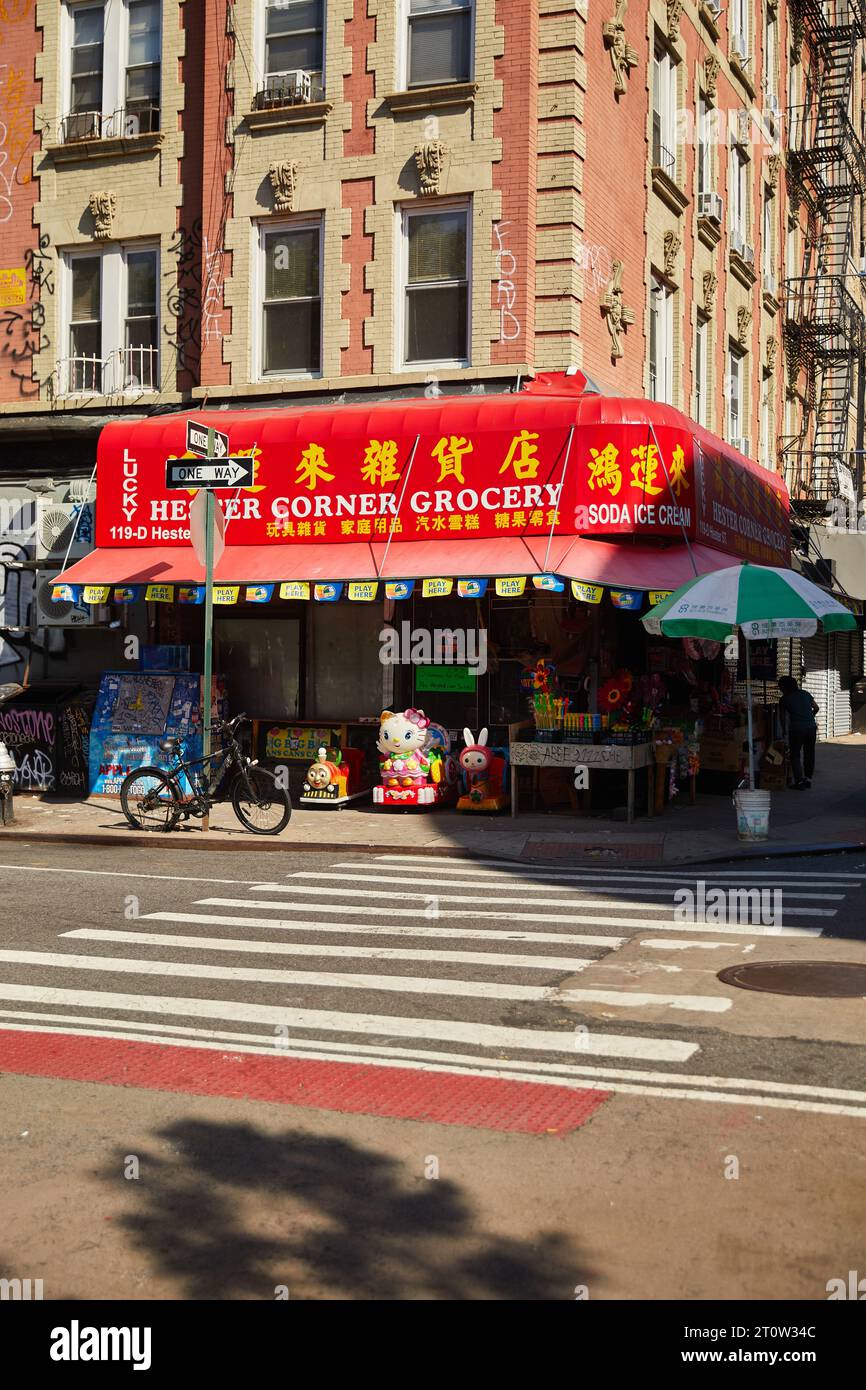 NEW YORK, USA - NOVEMBER 26, 2022: chinese grocery shop on corner of ...