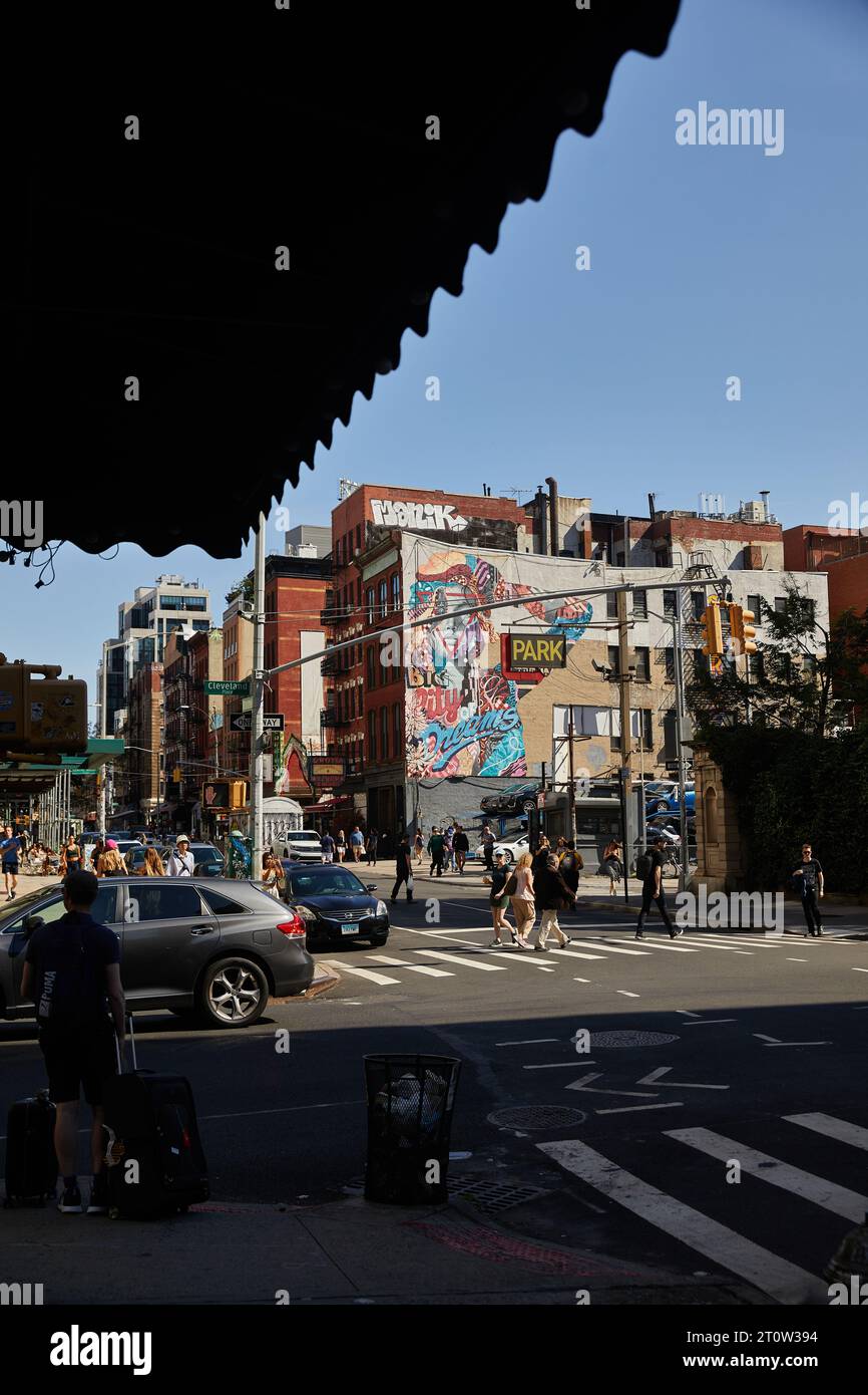 NEW YORK, USA - NOVEMBER 26, 2022: busy avenue with graffiti on ...