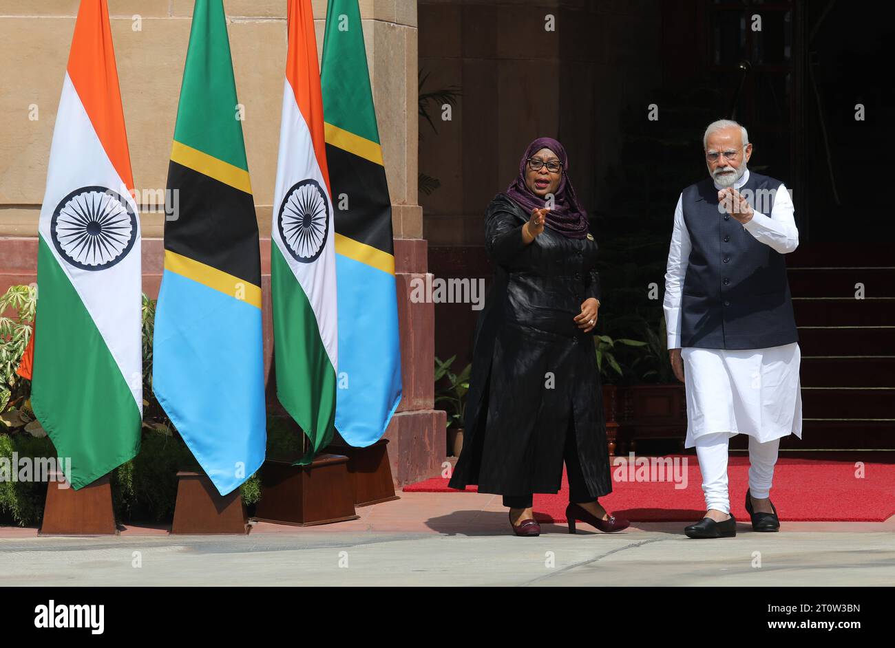 Tanzanian President Samia Suluhu Hassan (Left) meets with Prime ...