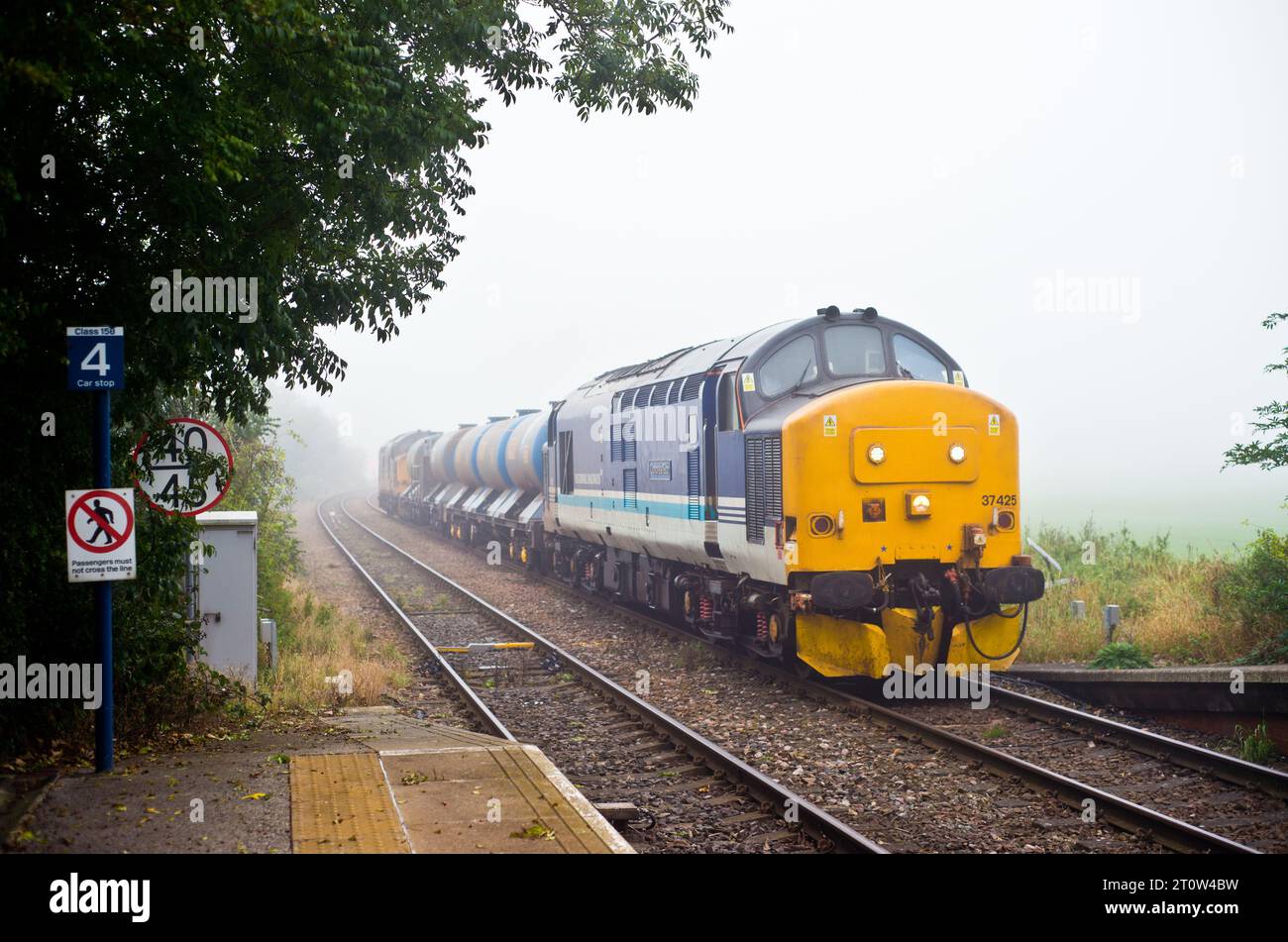 Class 37425 Concrete Bob on Railhead Treatment Train at Poppleton ...