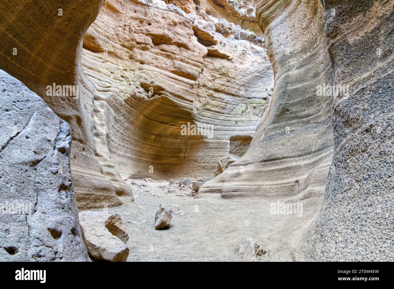 Small rocky crevice hi-res stock photography and images - Alamy