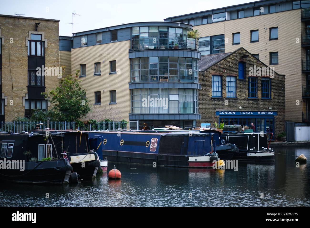 Narrowboats outside London Canal Museum at Gatti's Ice House, Kings ...