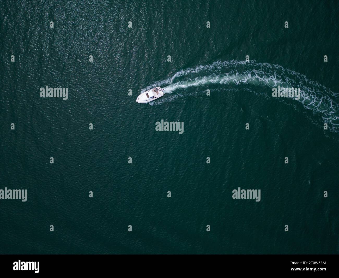 High speed motorboat hi-res stock photography and images - Alamy