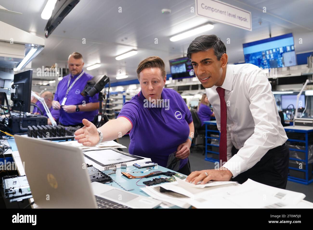 Prime Minister Rishi Sunak with Samantha Canham during a visit to the ...