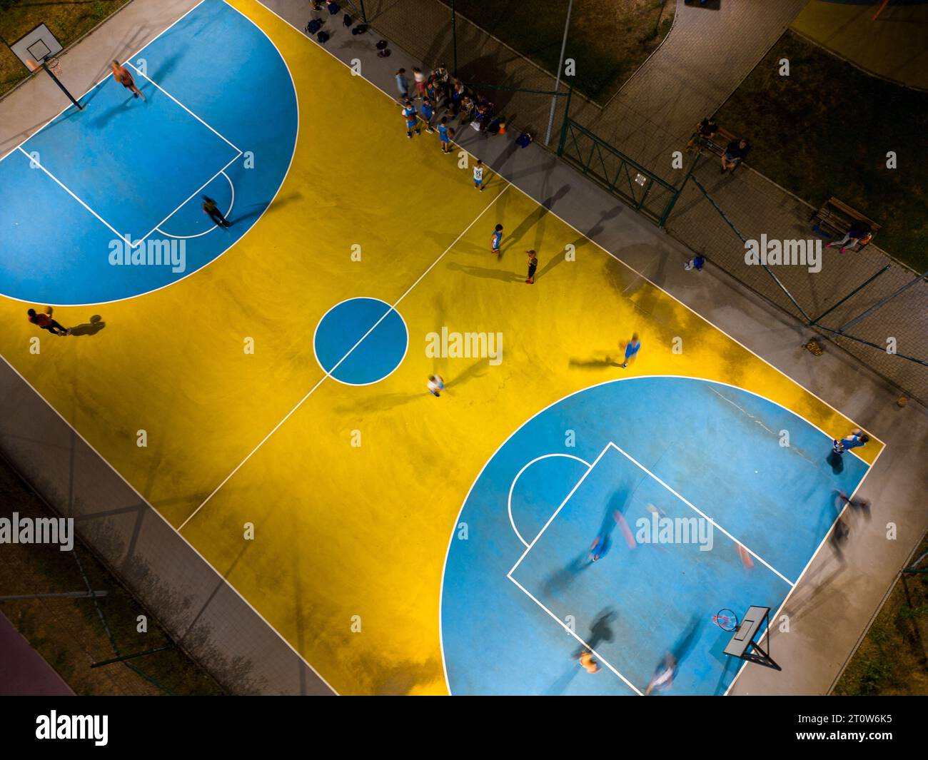 Shooting hoops kids hi-res stock photography and images - Alamy