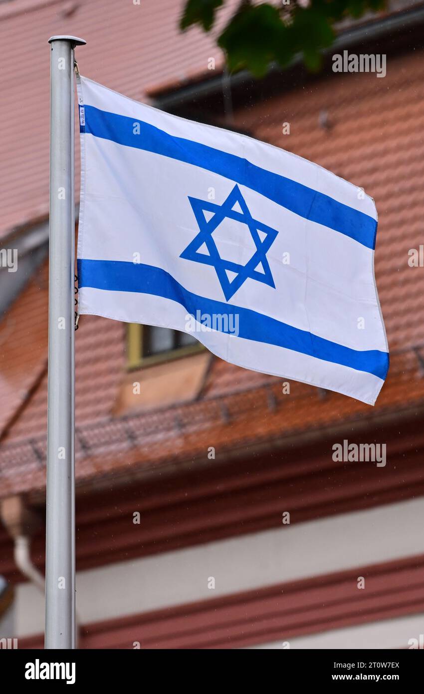Erfurt, Germany. 09th Oct, 2023. An Israeli flag flies on the flagpole ...