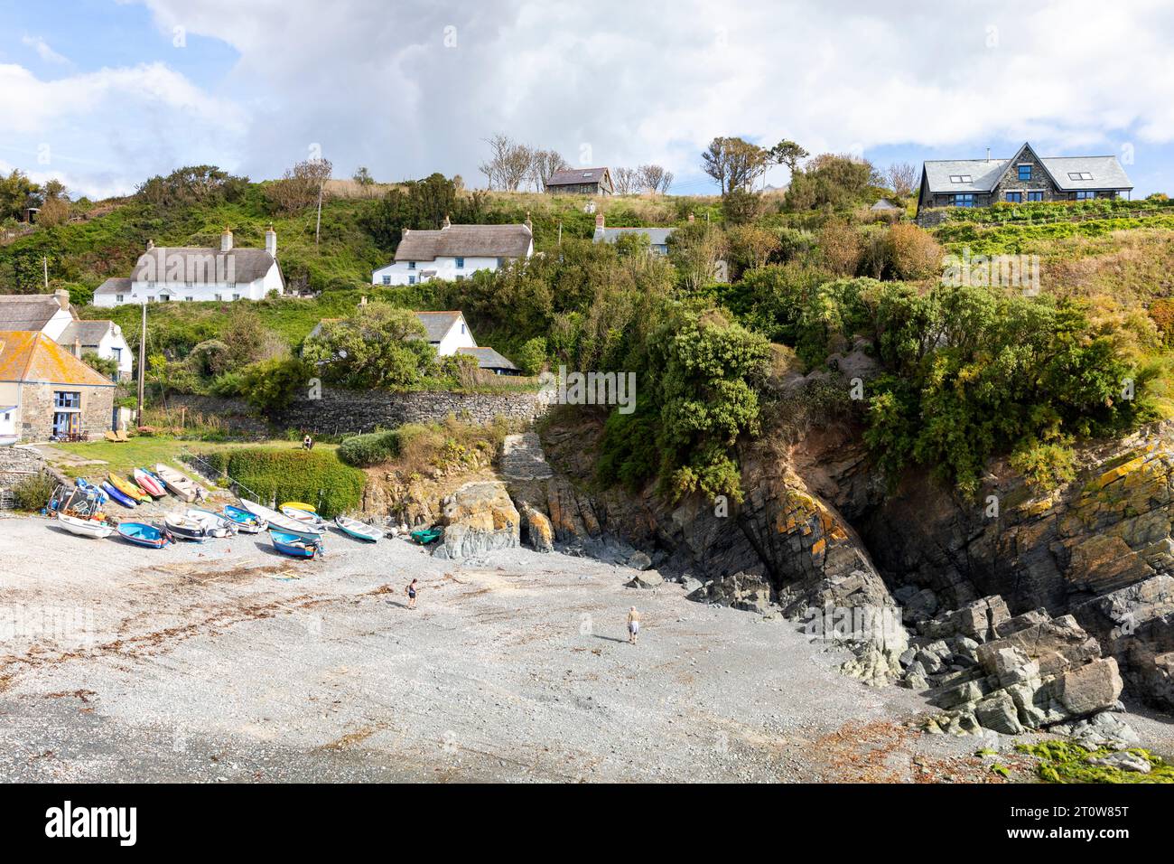 Cadgwith cove Village on the lizard peninsula,Cornwall, cottages and ...