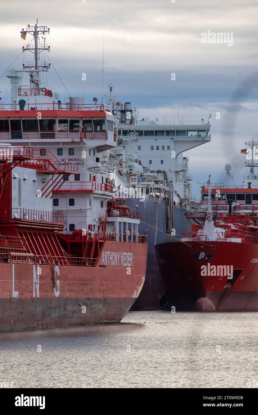Lubmin, Germany. 09th Oct, 2023. The LNG processing vessel "Neptune" (M ...