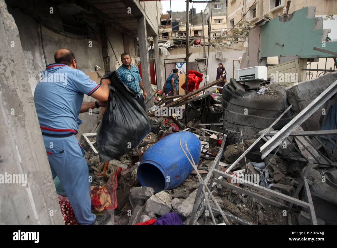 Rafah, Gaza. 09th Oct, 2023. Palestinians retrieves salvageable items ...