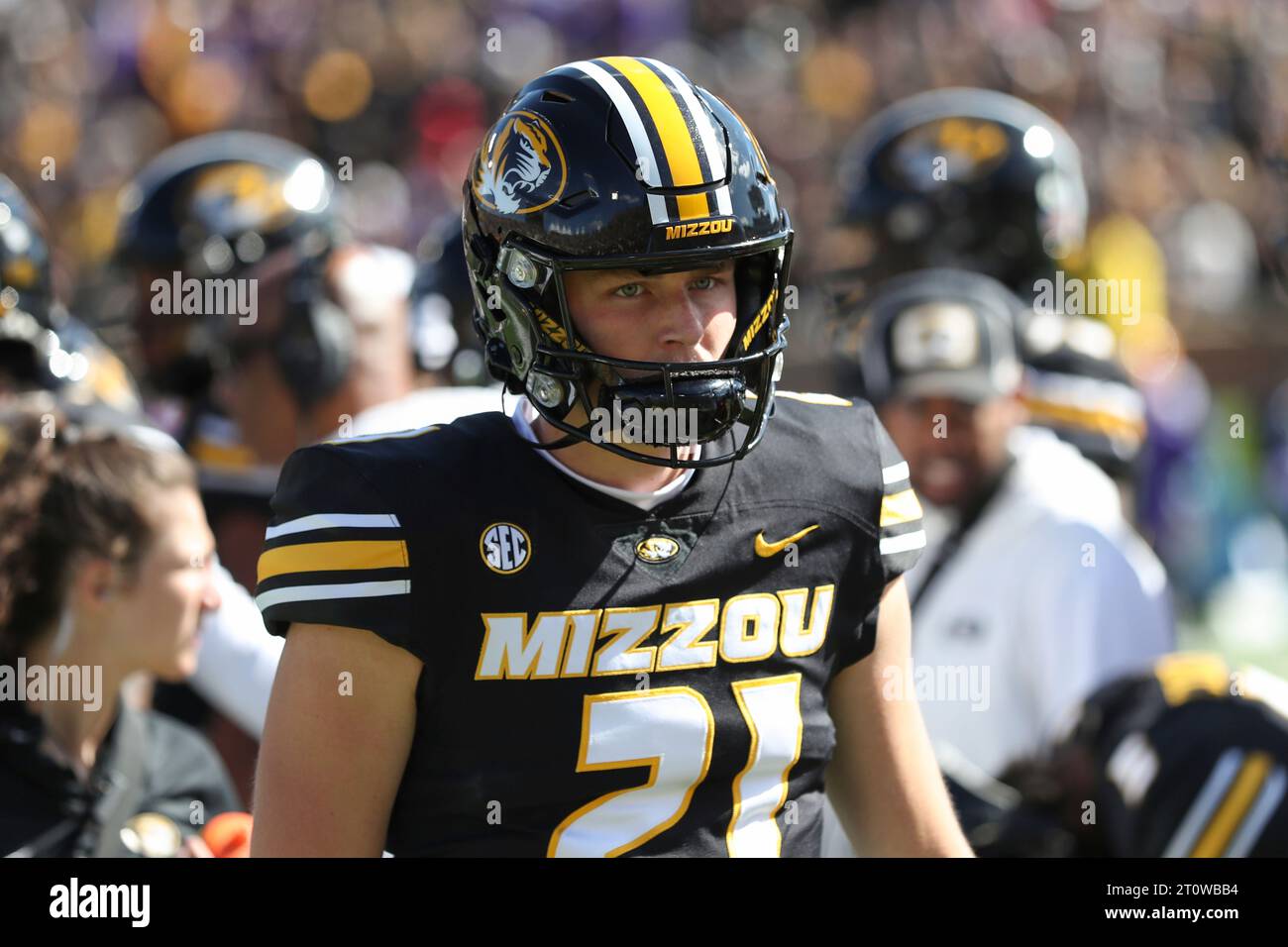 COLUMBIA, MO - OCTOBER 07: Missouri Tigers quarterback Sam Horn (21 ...