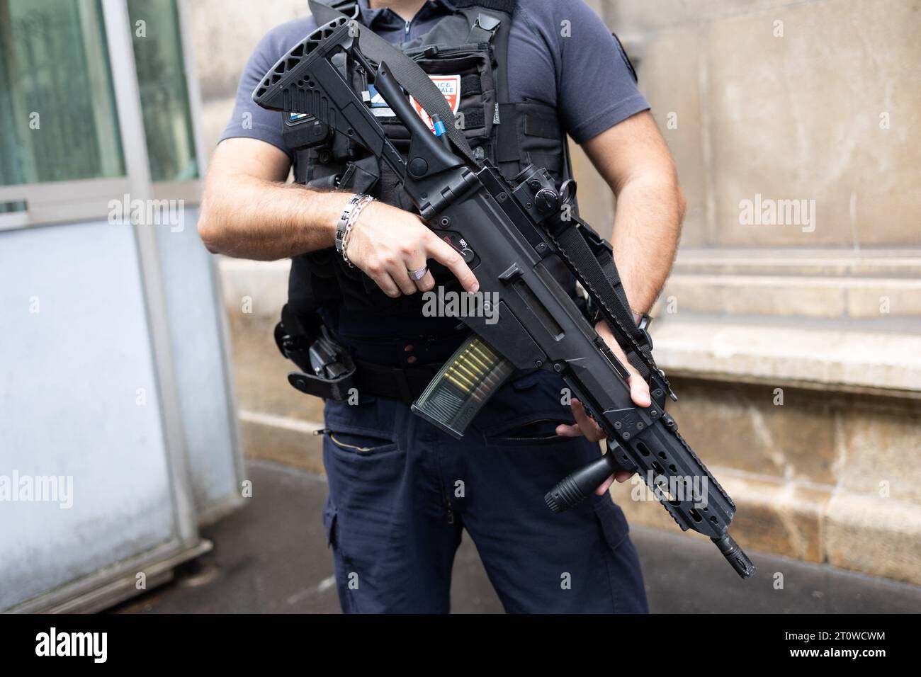 Paris, France. 09th Oct, 2023. A French police officer carrying a G36 ...
