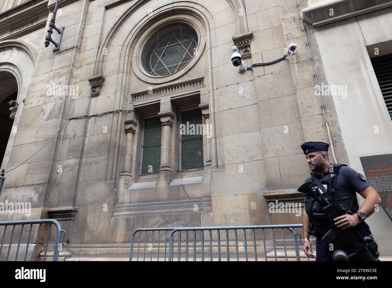 Paris, France. 09th Oct, 2023. A French police officer carrying a G36 ...