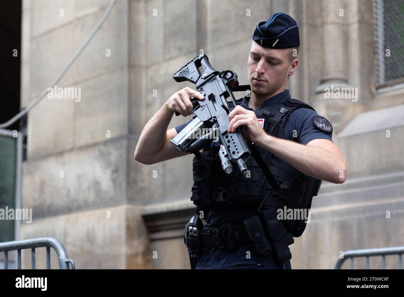 Paris, France. 09th Oct, 2023. A French police officer carrying a G36 ...